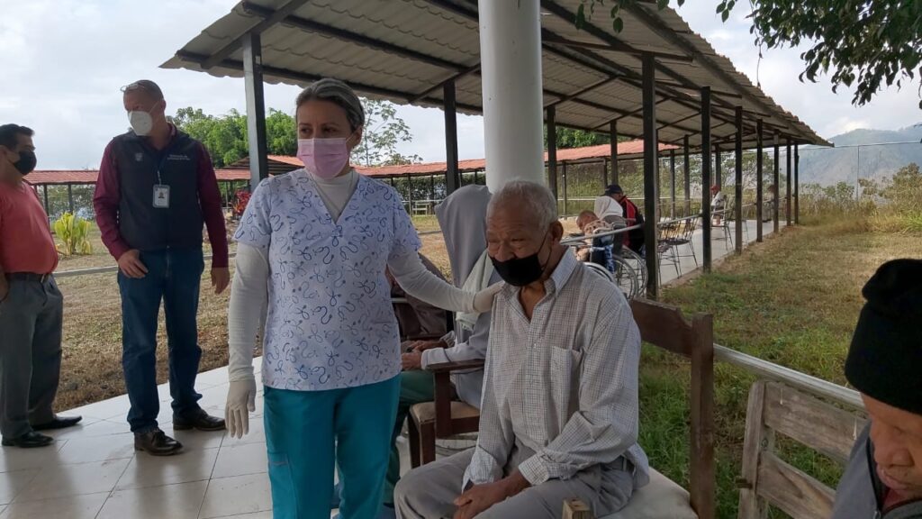MIES brinda protección social a adulto mayor en situación de pobreza ... MIES brinda protección social a adulto mayor en situación de pobreza ...